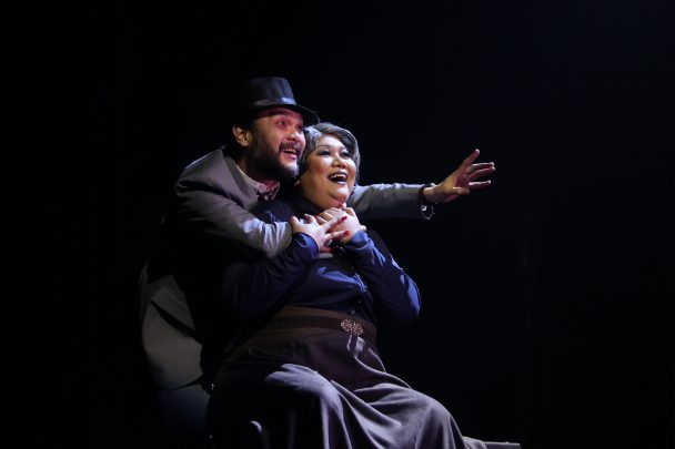 REVIEW: Leading ladies take center stage in “Side Show”