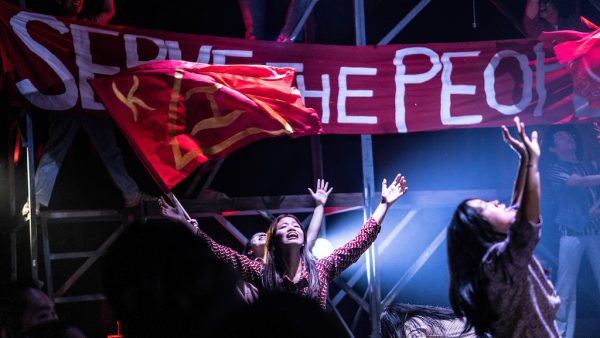 "Dekada 70" Cast Performs Finale Song